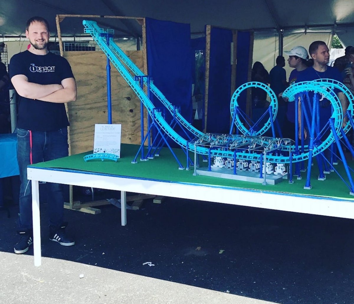 Student fertigt beeindruckende Modell-Achterbahn aus dem 3D-Drucker