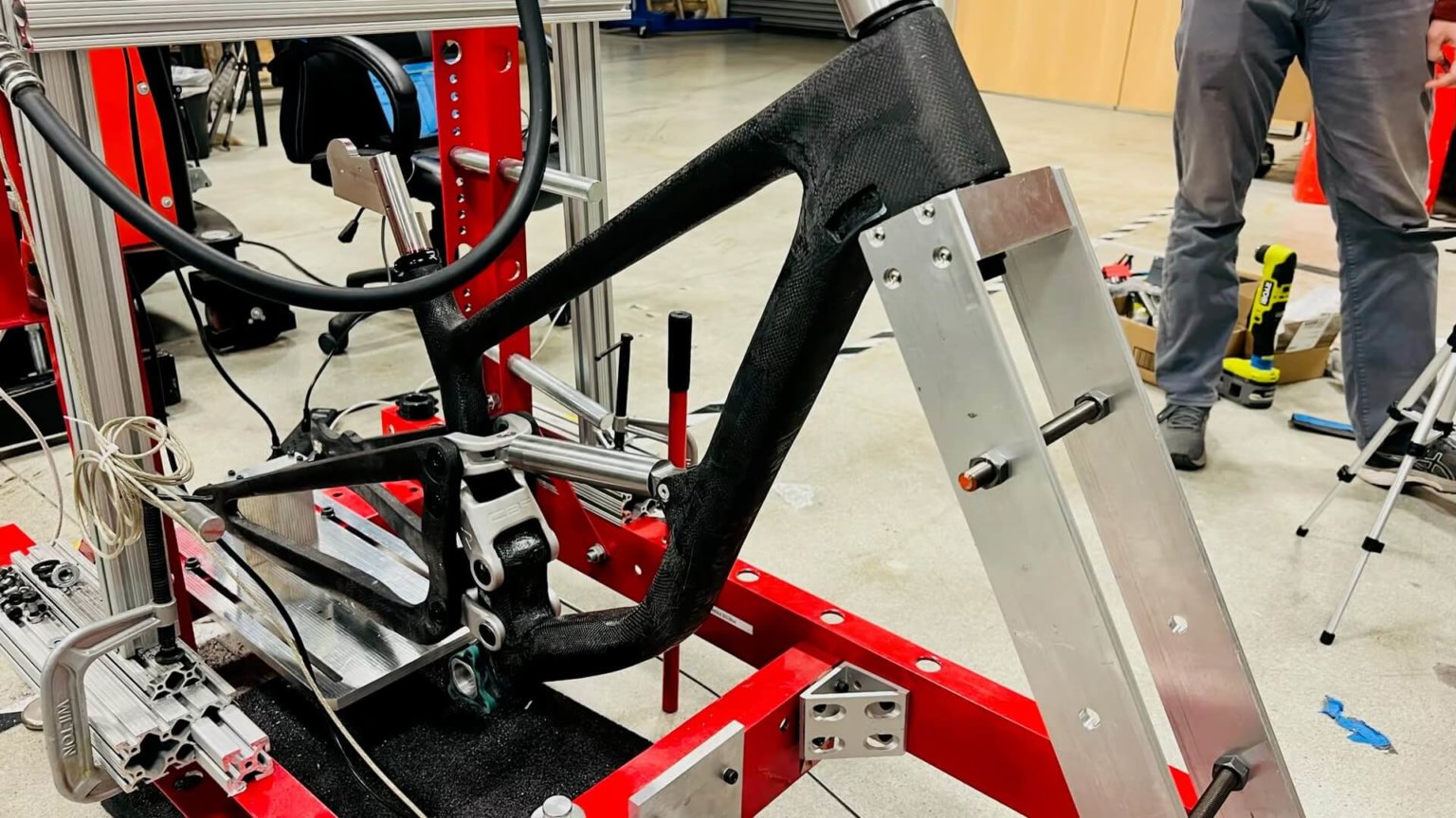 Rodeo von Revel Bikes: Weltweit erstes Downhill-Mountainbike aus dem 3D ...