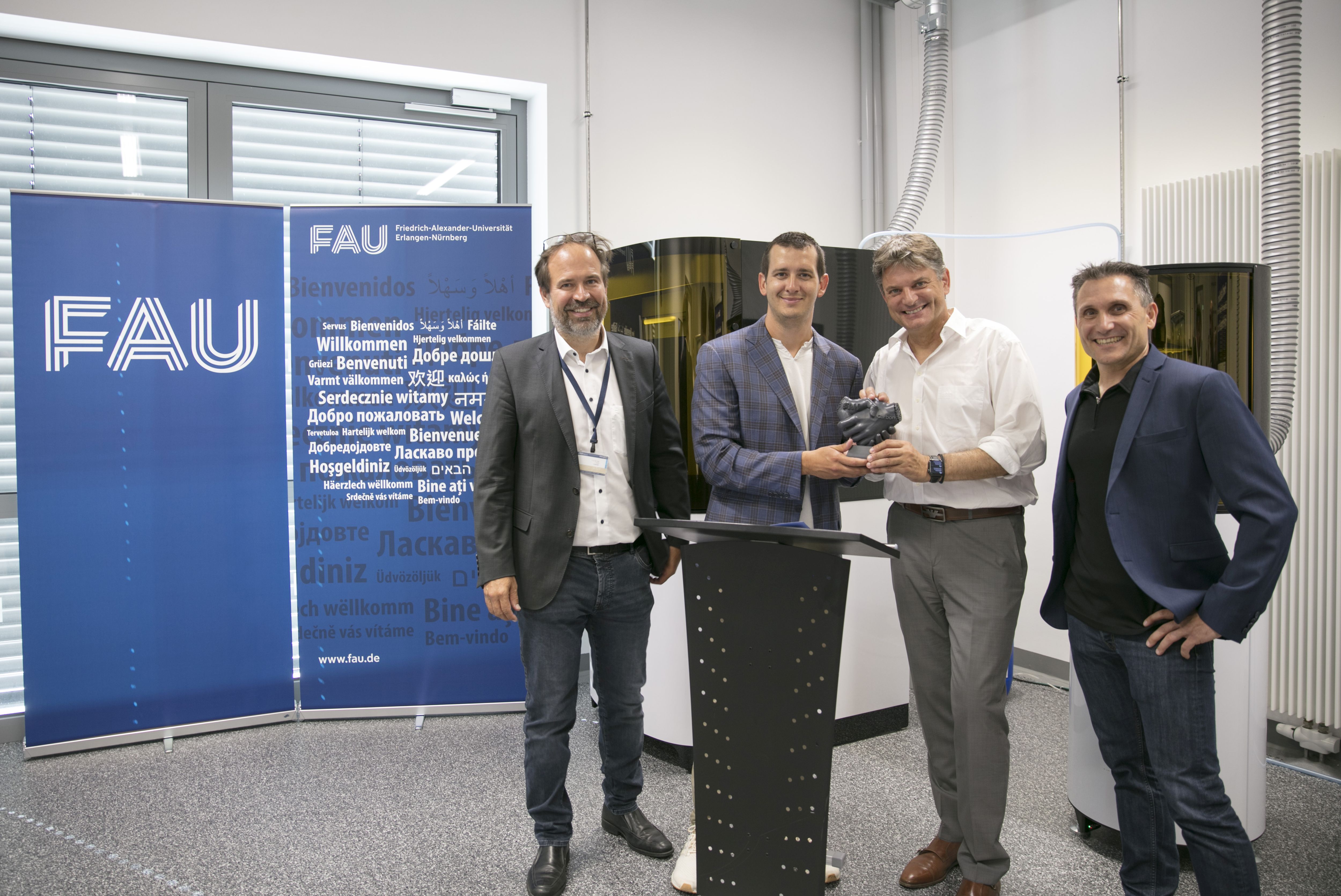Neues 3D-Druck-Zentrum von Carbon und LKT öffnet in Bayern